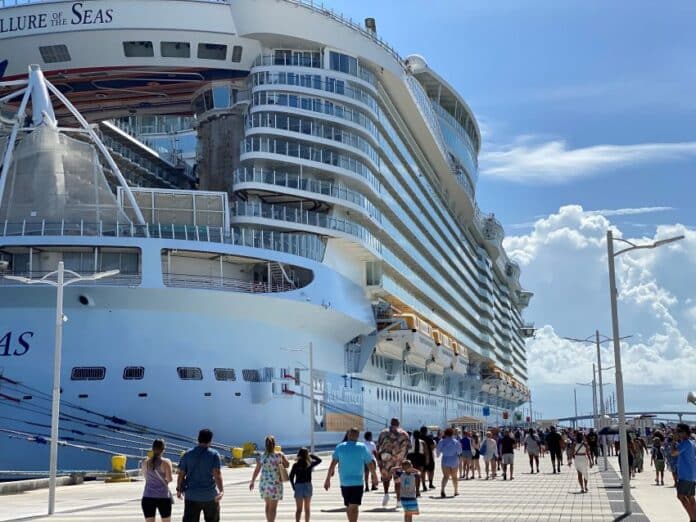 Explain It Like I’m 5: How Do Cruise Ships Float? | Cruzely.com