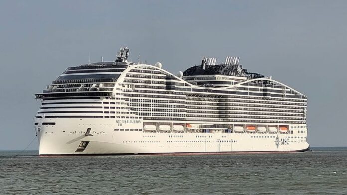 The World’s Largest Cruise Ships Sailing For Each Line (With Photos ...