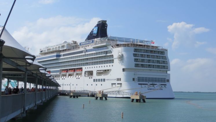 How Long Does It Take to Get Off a Cruise Ship? | Cruzely.com